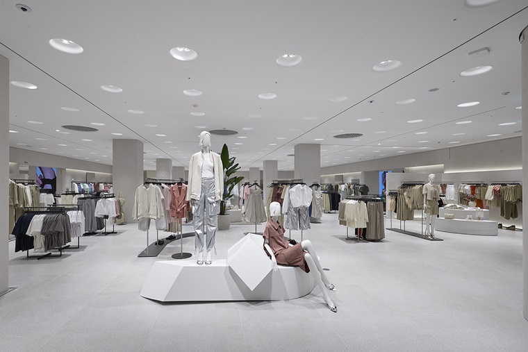 자라(ZARA), 여의도 IFC몰점 두 번째 ‘뉴 콘셉트’로 리뉴얼 확장 오픈 - TENANT news