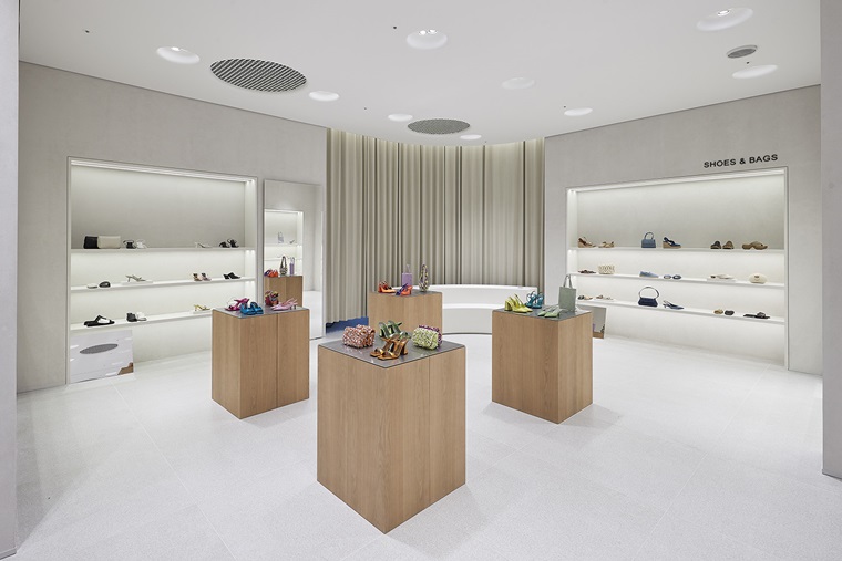 자라(ZARA), 여의도 IFC몰점 두 번째 ‘뉴 콘셉트’로 리뉴얼 확장 오픈 - TENANT news